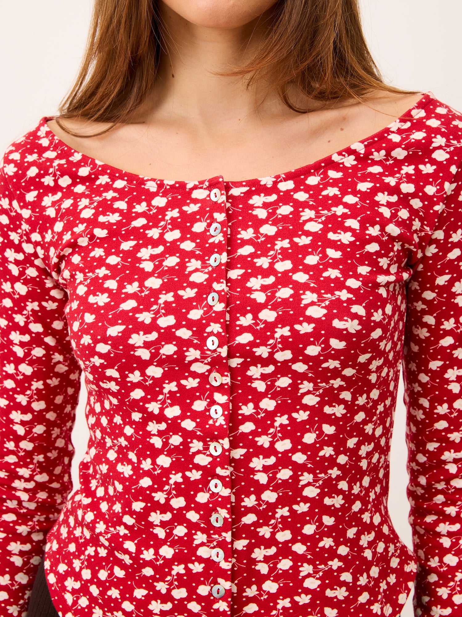 Printed fitted cotton top in carmin red – Beata | Rouje
