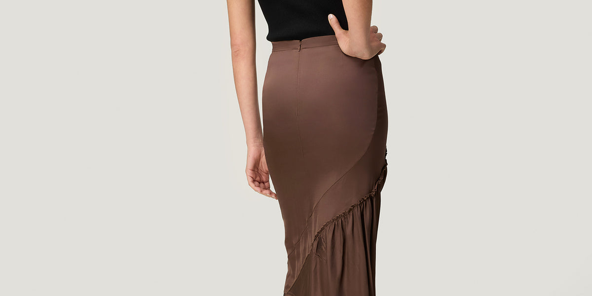Scarlet Satin Satin Café • Rouje