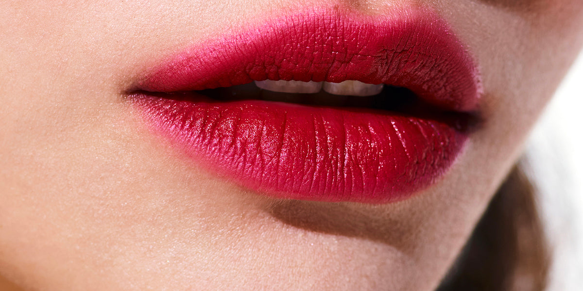 Rouge à lèvres semi-mat rouge bordeaux | Les Filles en Rouje