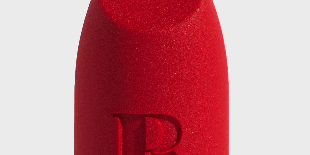 Bright red clean vegan matte lipstick | Les Filles en Rouje